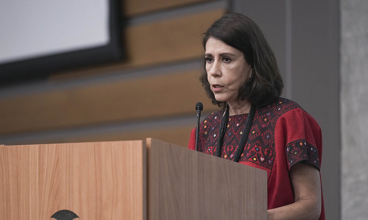 “Tenemos que hacer algo más allá del apoyo moral”